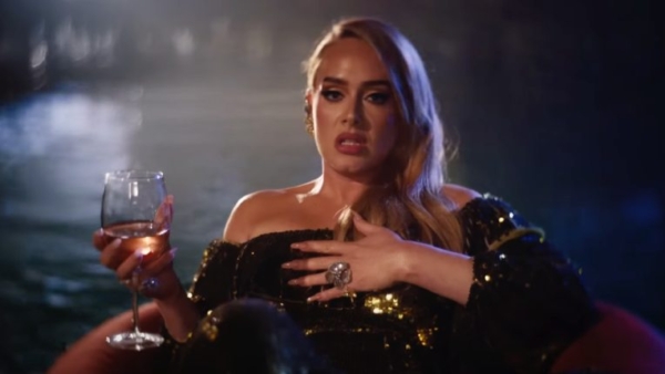 Adele estrena el videoclip del tema ‘I Drink Wine’ | Popelera