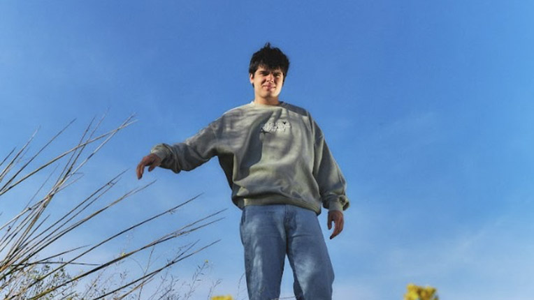 Iñigo Quintero publica su primer EP ‘Es solo música’ | Popelera