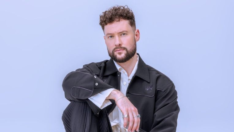 Calum Scott presenta su nuevo single ‘Roots’ | Popelera