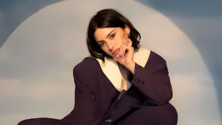 Gracie Adams y Sabrina Carpenter lideran las listas de ventas ...