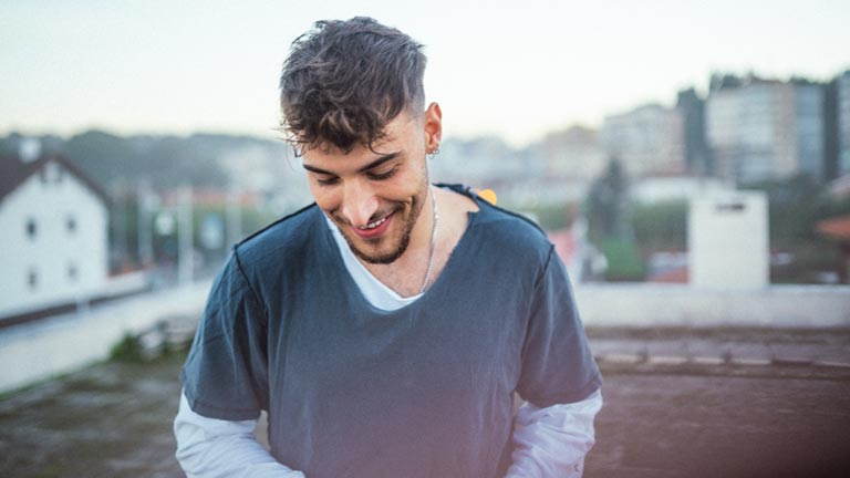 Lucas Curotto publica su primer disco ‘Puente Aéreo’ | Popelera